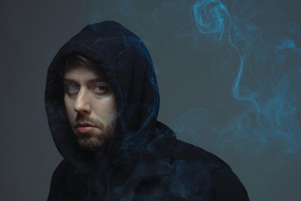 Olli Antonio julkaisi mahdollisen nimikkoraidan kolmannelta albumiltaan